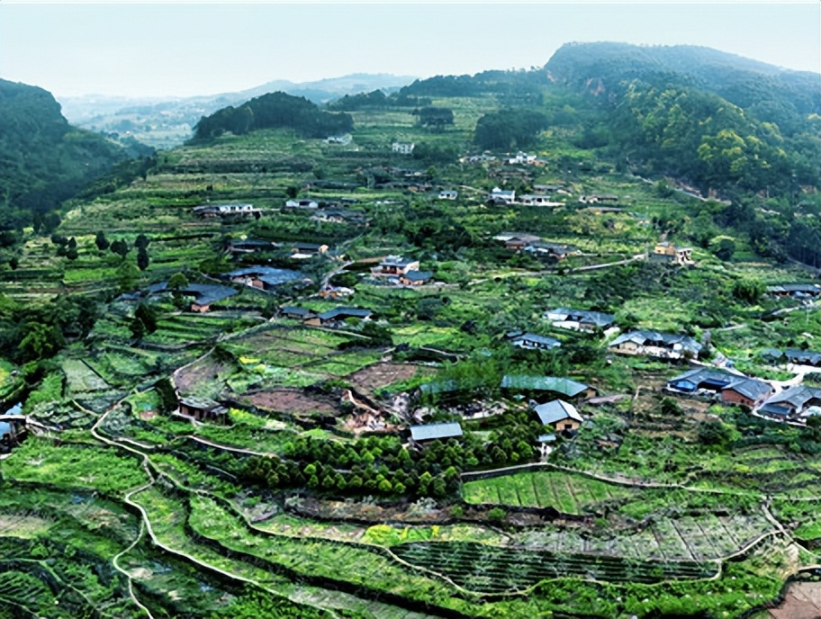 Walking into Danling, you will be greeted with a heavy historical ...