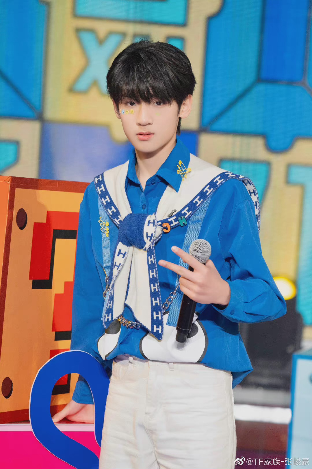 Zhang Junhao's handwritten TF three-generation New Year's concert stage summary - iNEWS