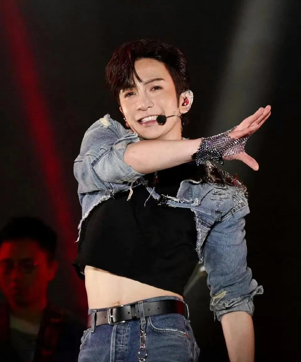 Hong Kong's newly promoted No. 1 top class, leaking waist and sticking ...