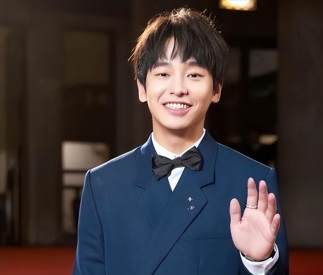 With an ordinary appearance, at the age of 24, he was shortlisted for ...