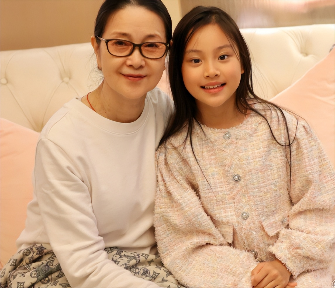 41-year-old Li Xiaolu and 65-year-old mother Zhang Weixin are in the ...