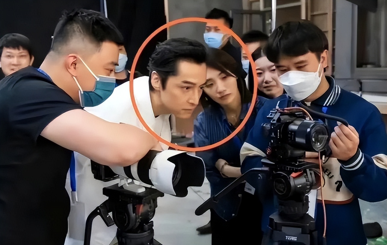 Hu Ge and his wife are rarely in the same frame. His wife has a high ...
