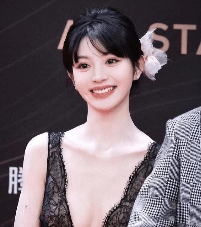 Tian Xiwei is really a female Bodhisattva in the domestic entertainment industry. She wears a ...