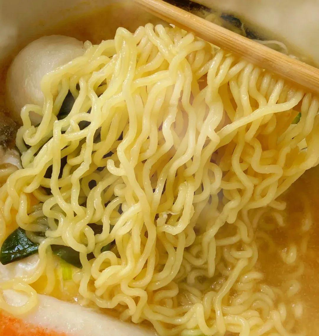 When cooking instant noodles, do you put the noodles first or the ...