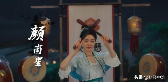 Wow! 43-year-old Huang Xiaolei plays the mother of 34-year-old Song Yi. She is as pretty as the ...