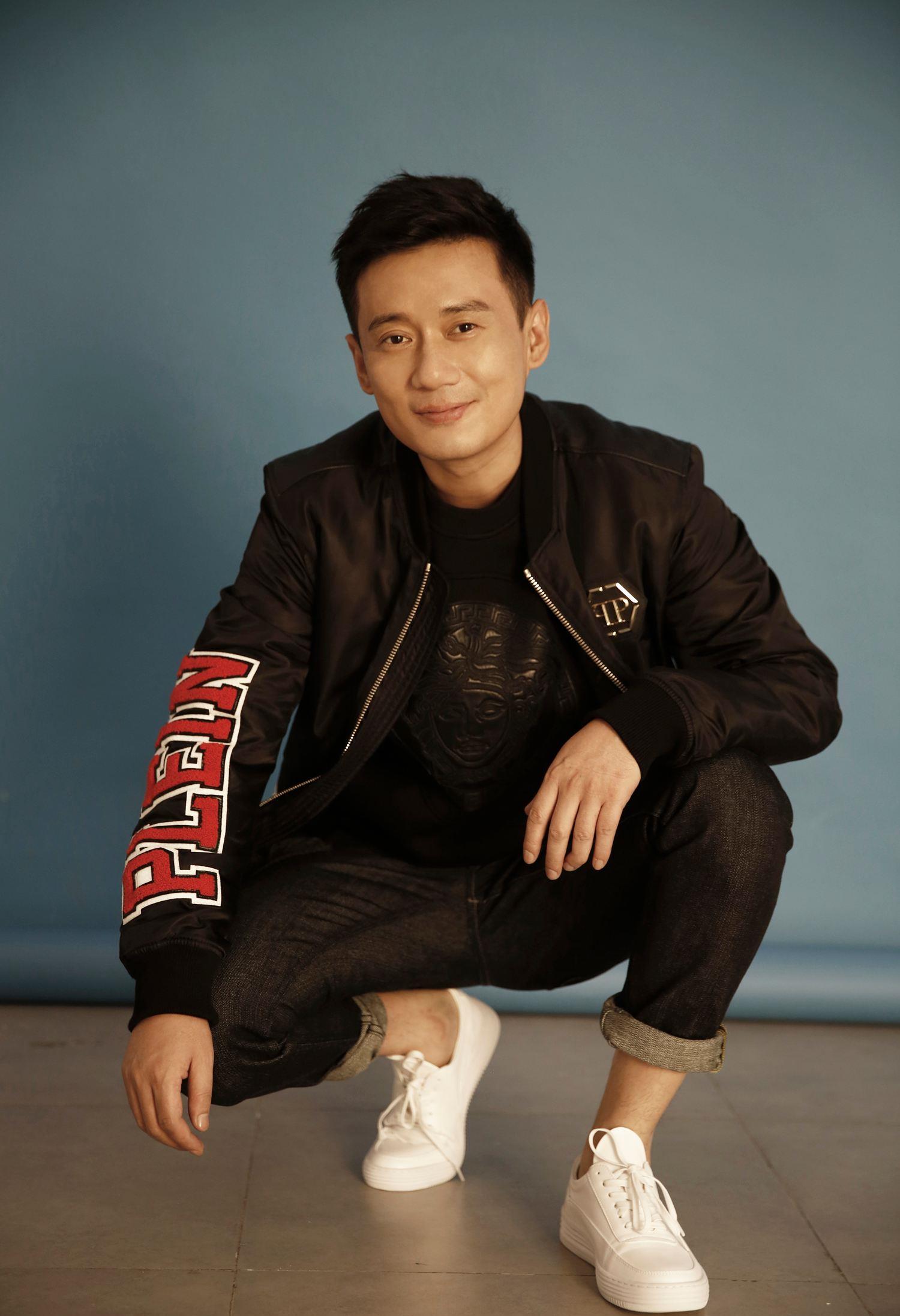 Famous actor Xu Honghao: He is 10 years older than his wife. He plays ...