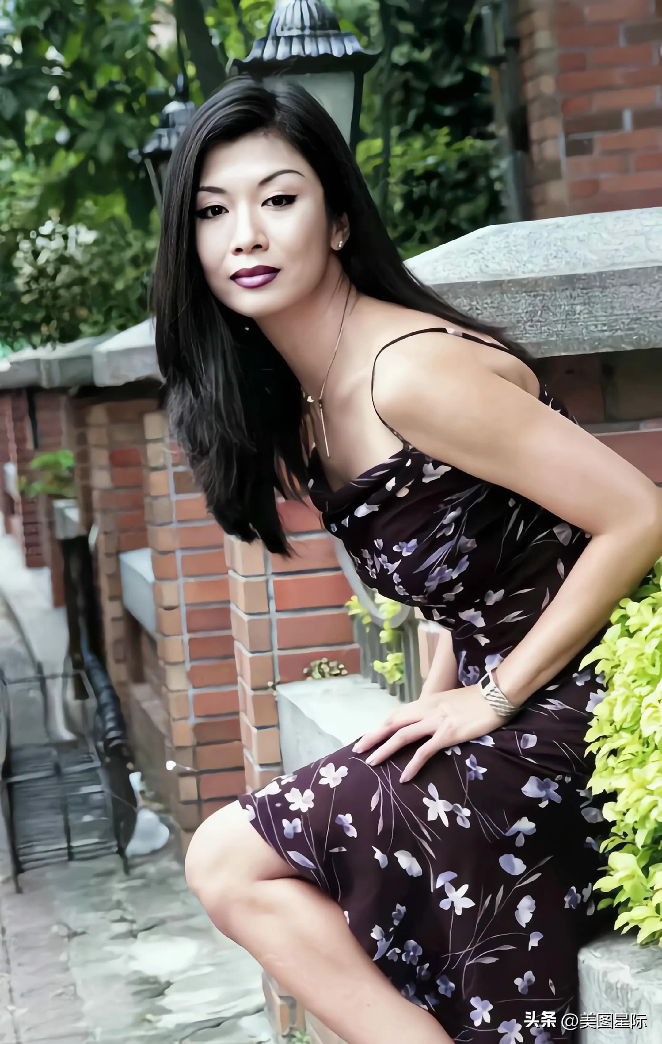 The protagonist of this issue—Wu Jiali, the 32nd issue of the celebrity stunning beauty series ...