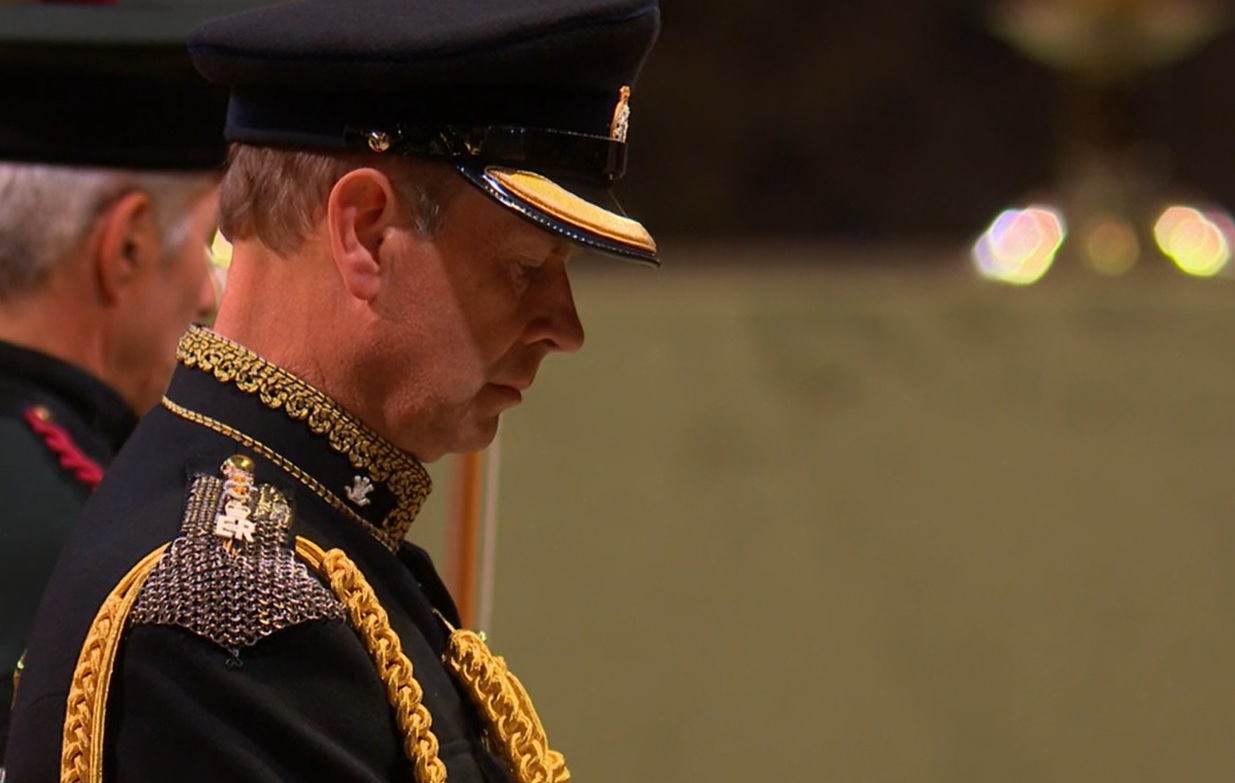 Vigil for mother: The Queen's four children reunited after a long time ...