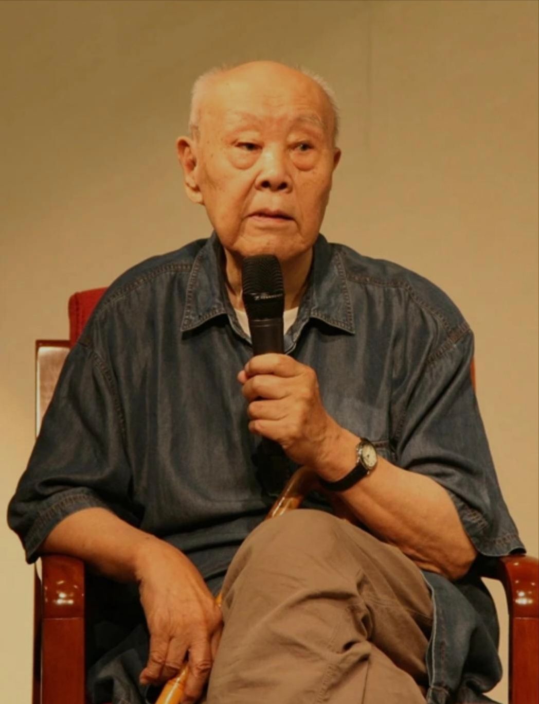 Bad news!The old artist Mr. Zheng Rong passed away at the age of 98. He ...