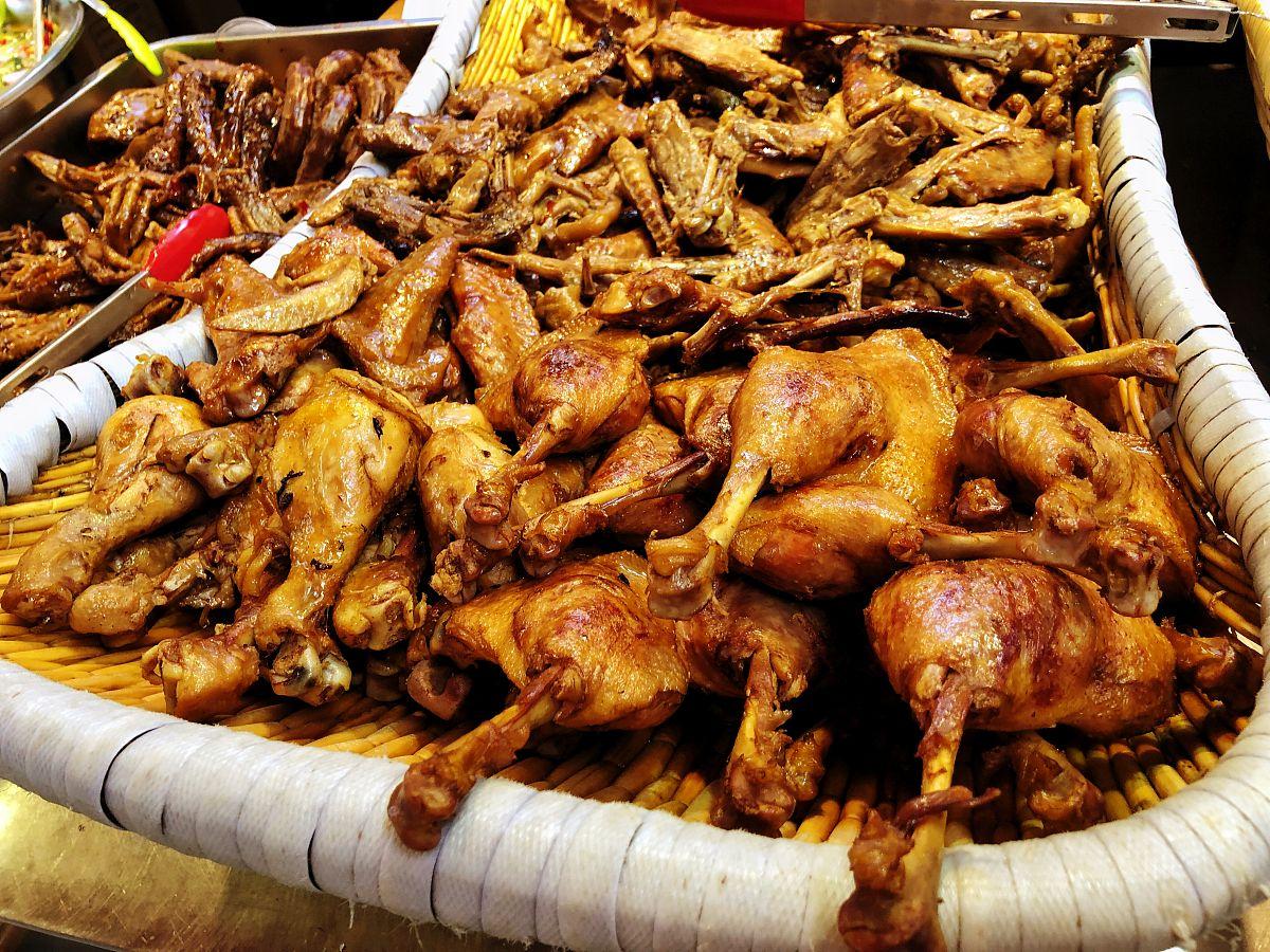 Pork, beef, chicken, duck, fish and other ingredients - iNEWS