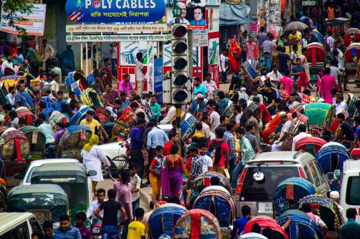 Just how dirty is Bangladesh? Women urinate and defecate anywhere in ...