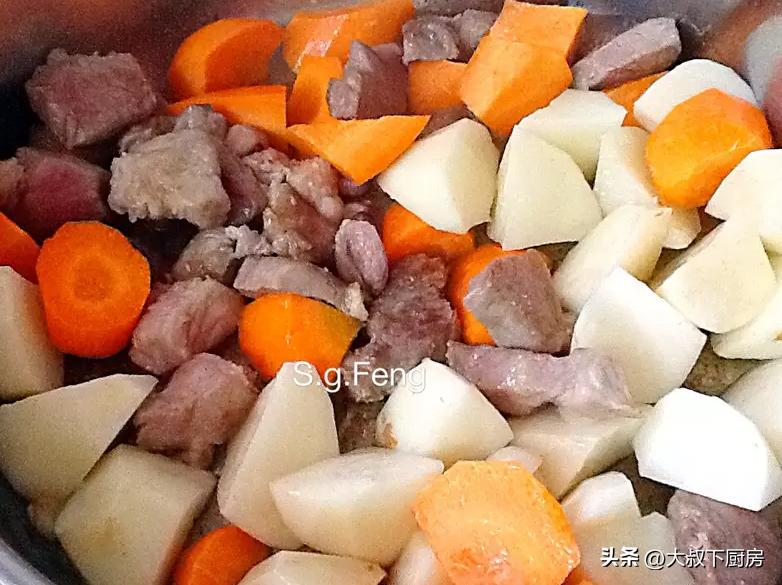 Potato Stew, a classic invincible dish, simple and delicious, with meat ...