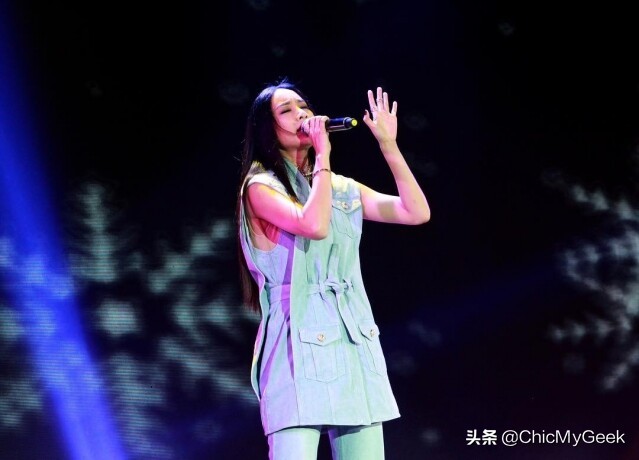 Singer Wu Yufei has disappeared for 10 years and is back!Ever shoulder ...