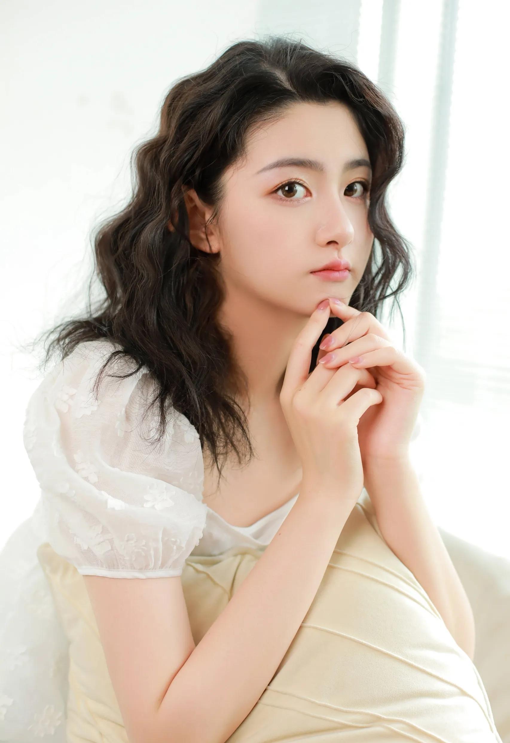 "Treasure Actress" Zhao Qing - iNEWS