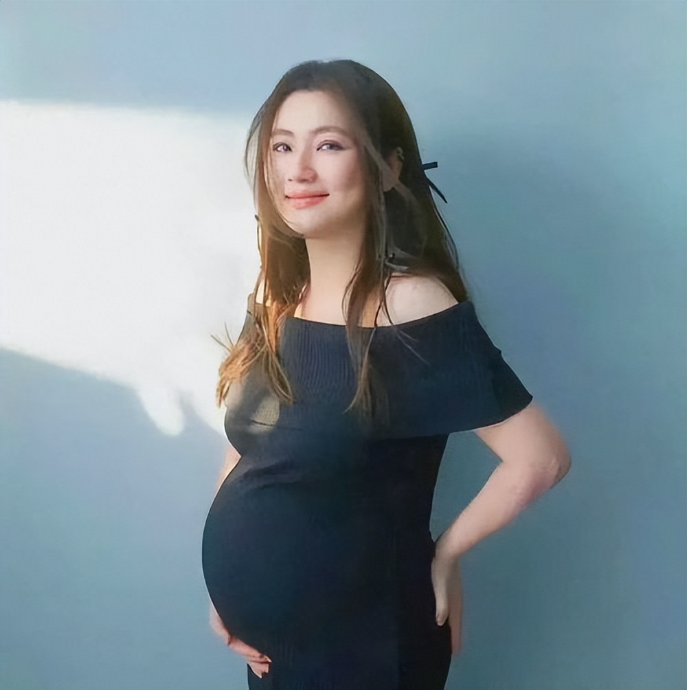 Selina officially announced that she has given birth to a baby. She is dating her new boyfriend ...