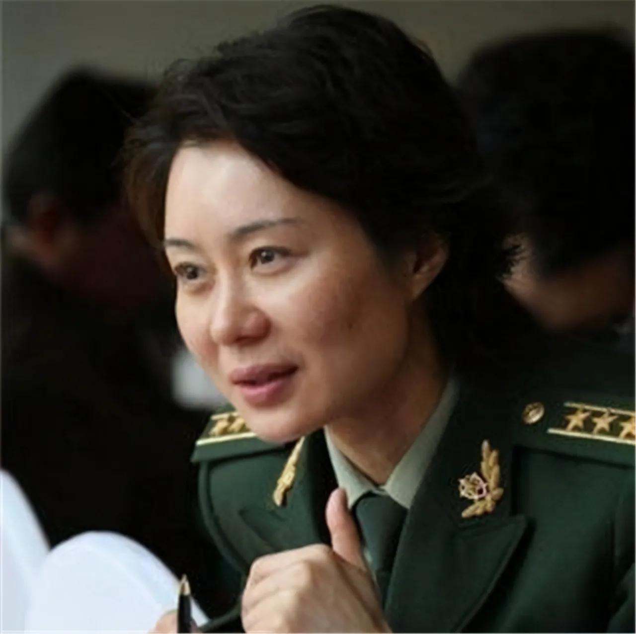 Lei Min, military uniform photo - iNEWS