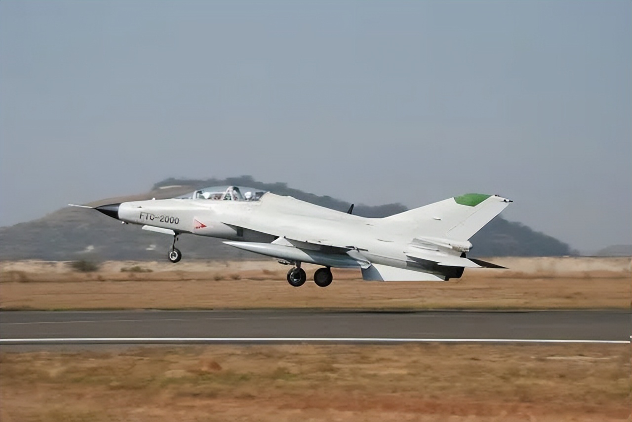 Chinese fighter jets take another big order!6 FTC-2000Gs were delivered ...