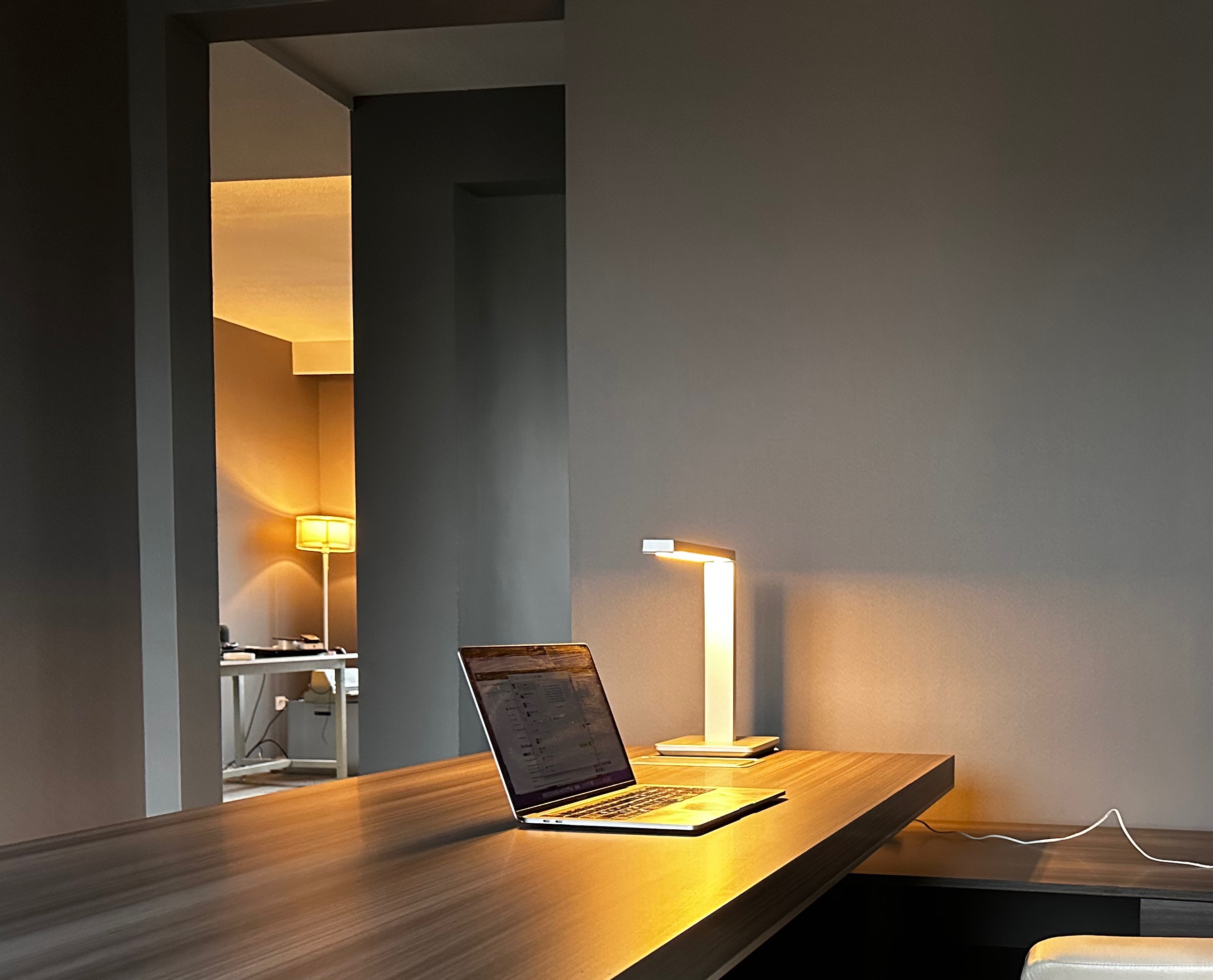 I want to persuade, don't be deceived by high color display, that thing ...
