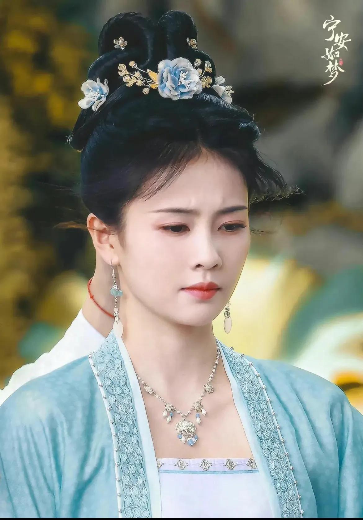 Bailu's "ancient costume" style is really beautiful, it makes my eyes ...