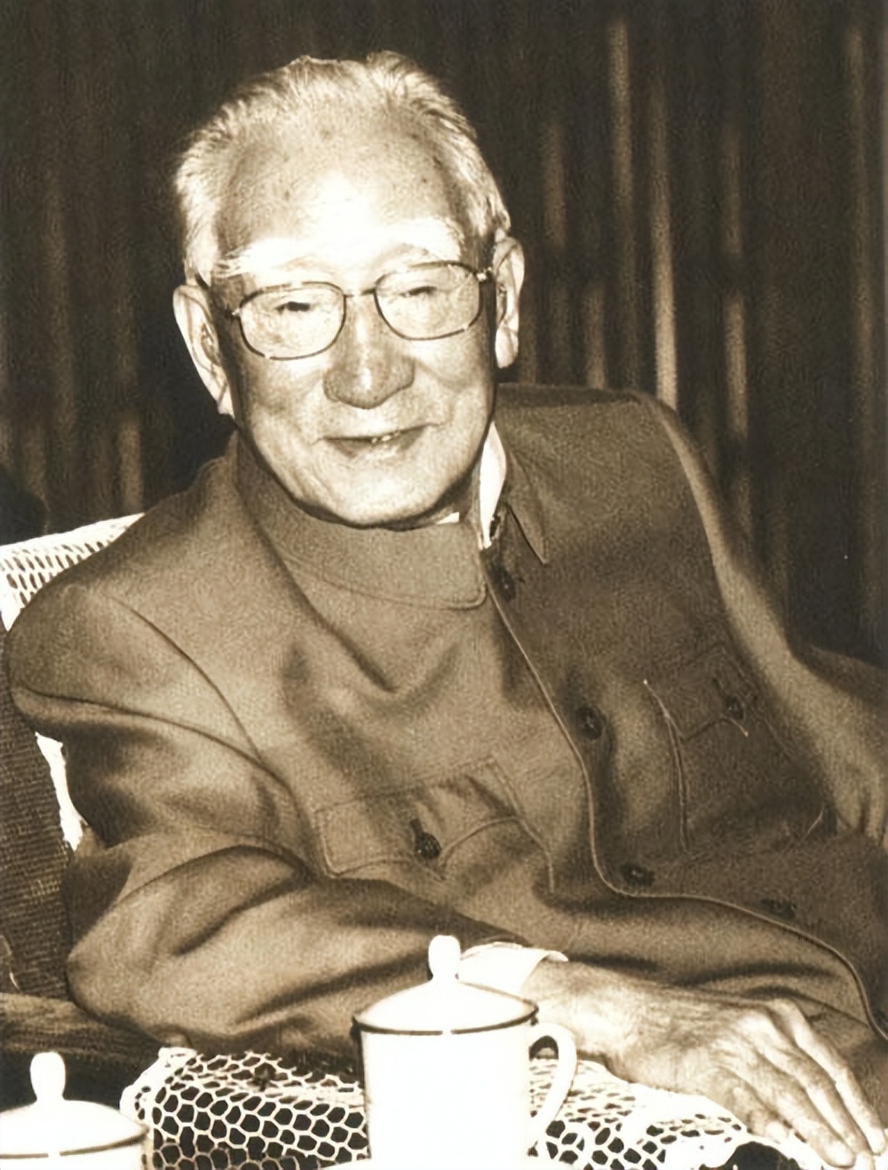 In 1986, when Bo Yibo went to the former residence of the great man, he ...