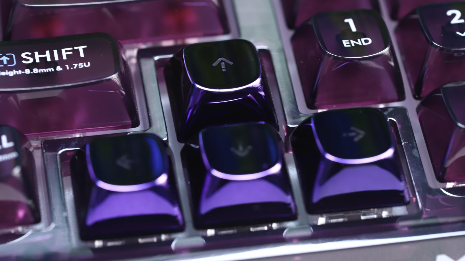 The ultimate in lighting, transparent keycaps, customized mechanical ...