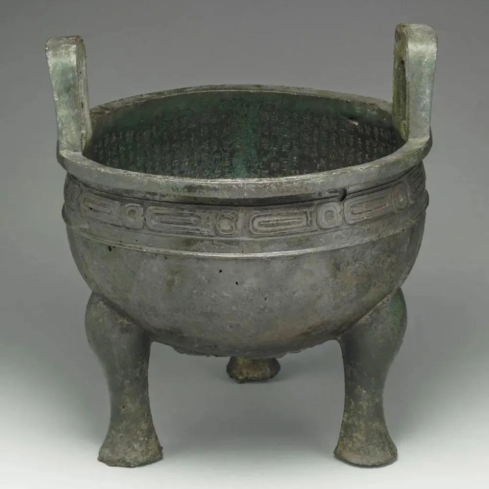 Looking at the bronze inscriptions of the Maogong Ding Dake Ding and ...