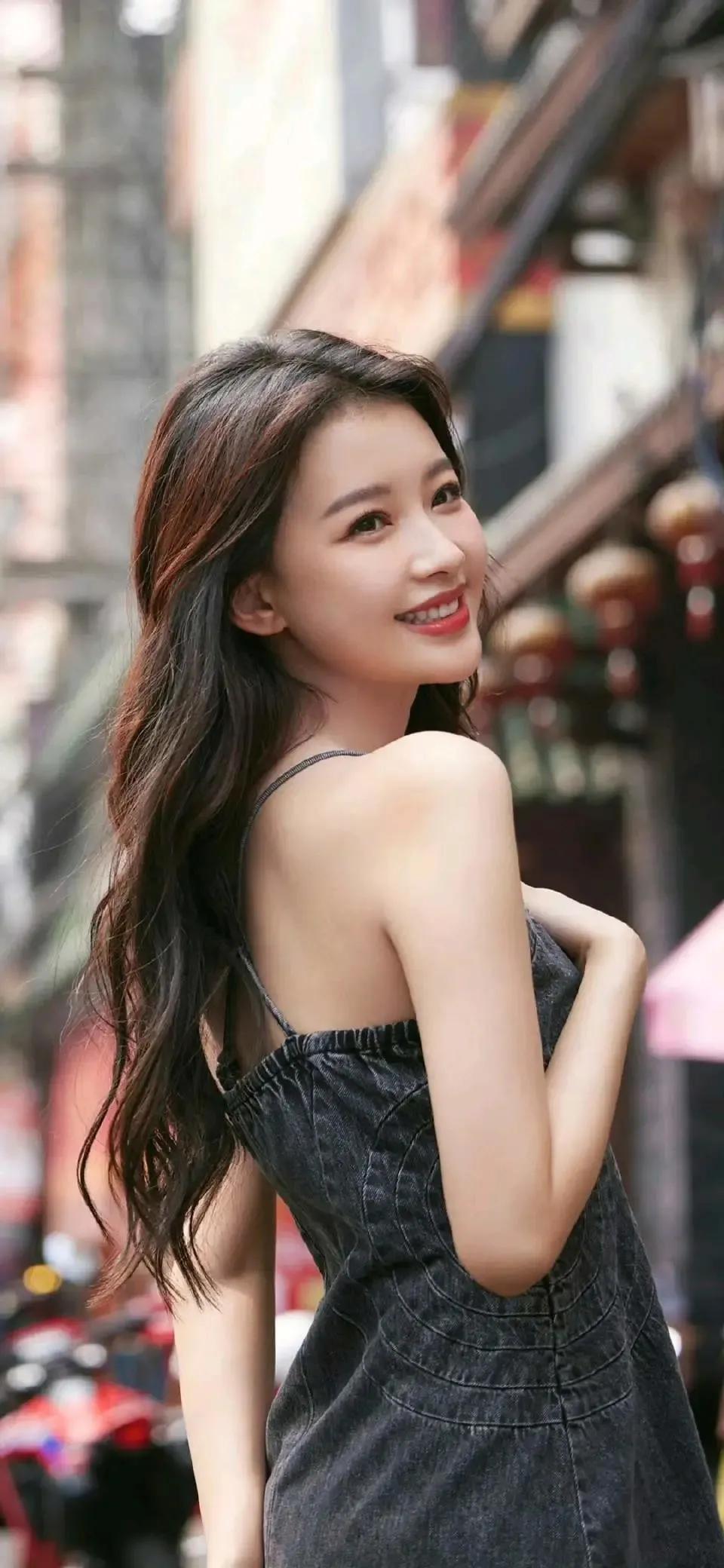 [Sun Yi wallpaper] You smile at the flowers, the sky is full of clouds ...