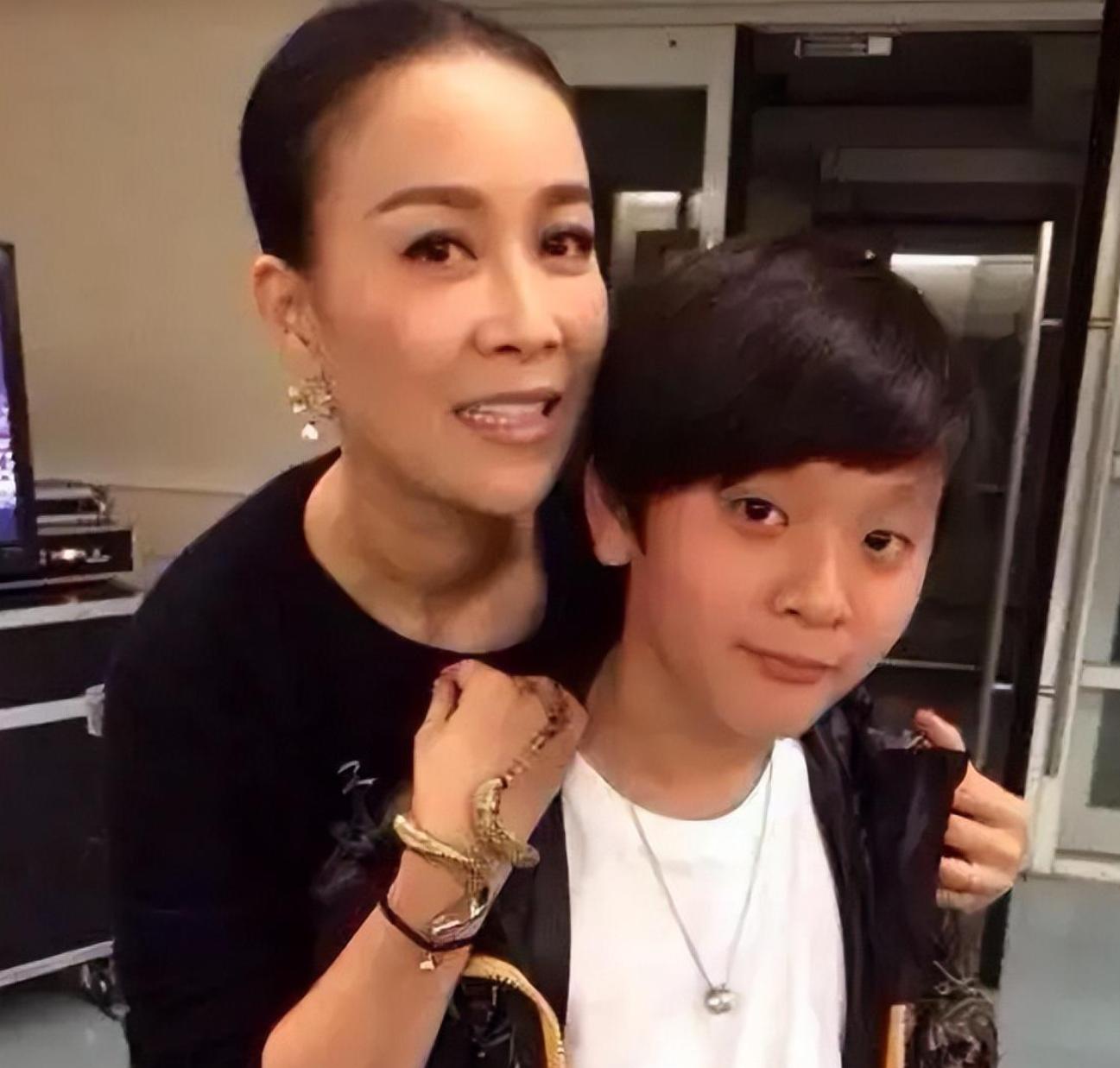 Meng Tong: Falling in love with Na Ying, who had a child out of wedlock ...