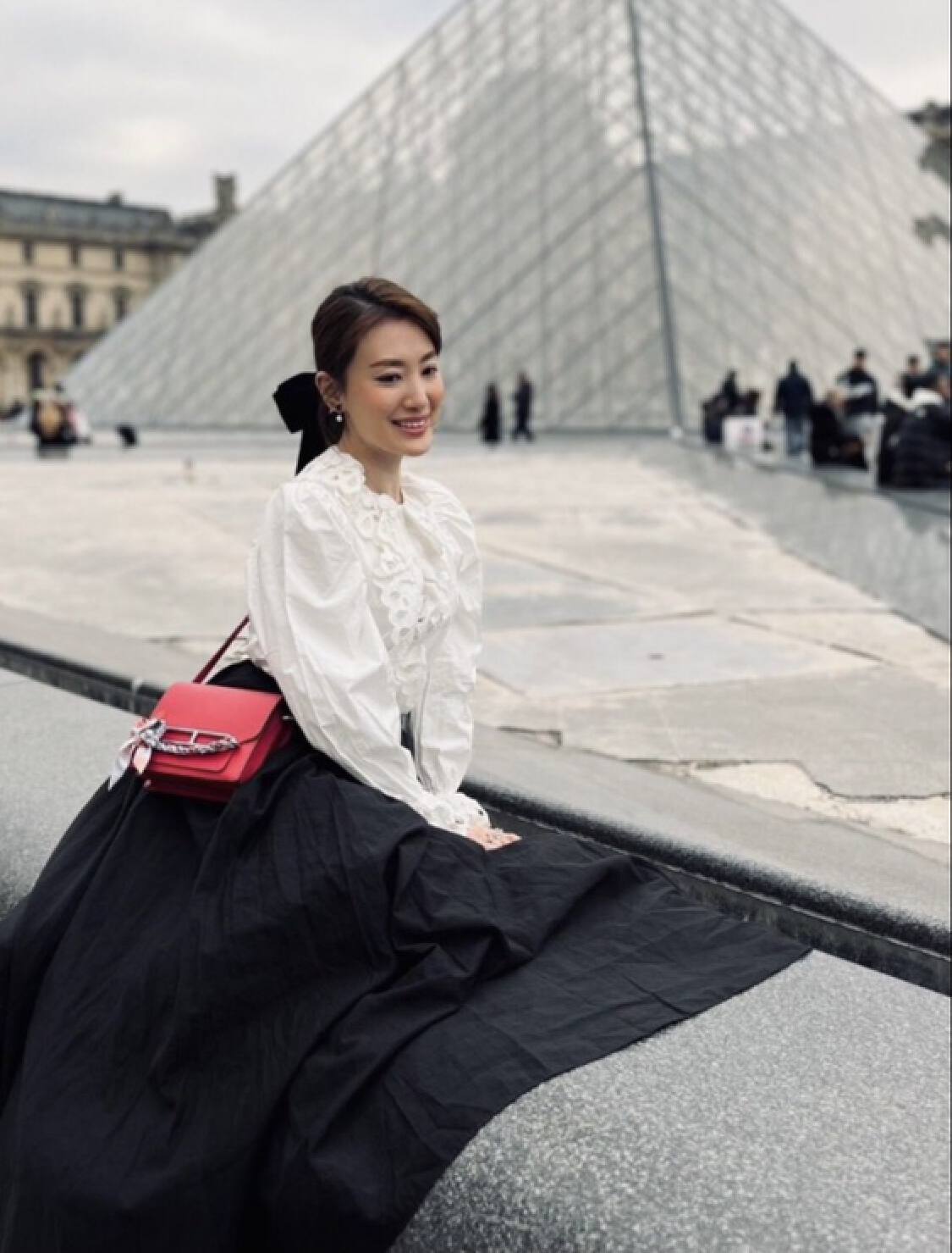 Jiang Jiamin traveled to Europe in depth, turned himself into a drama ...