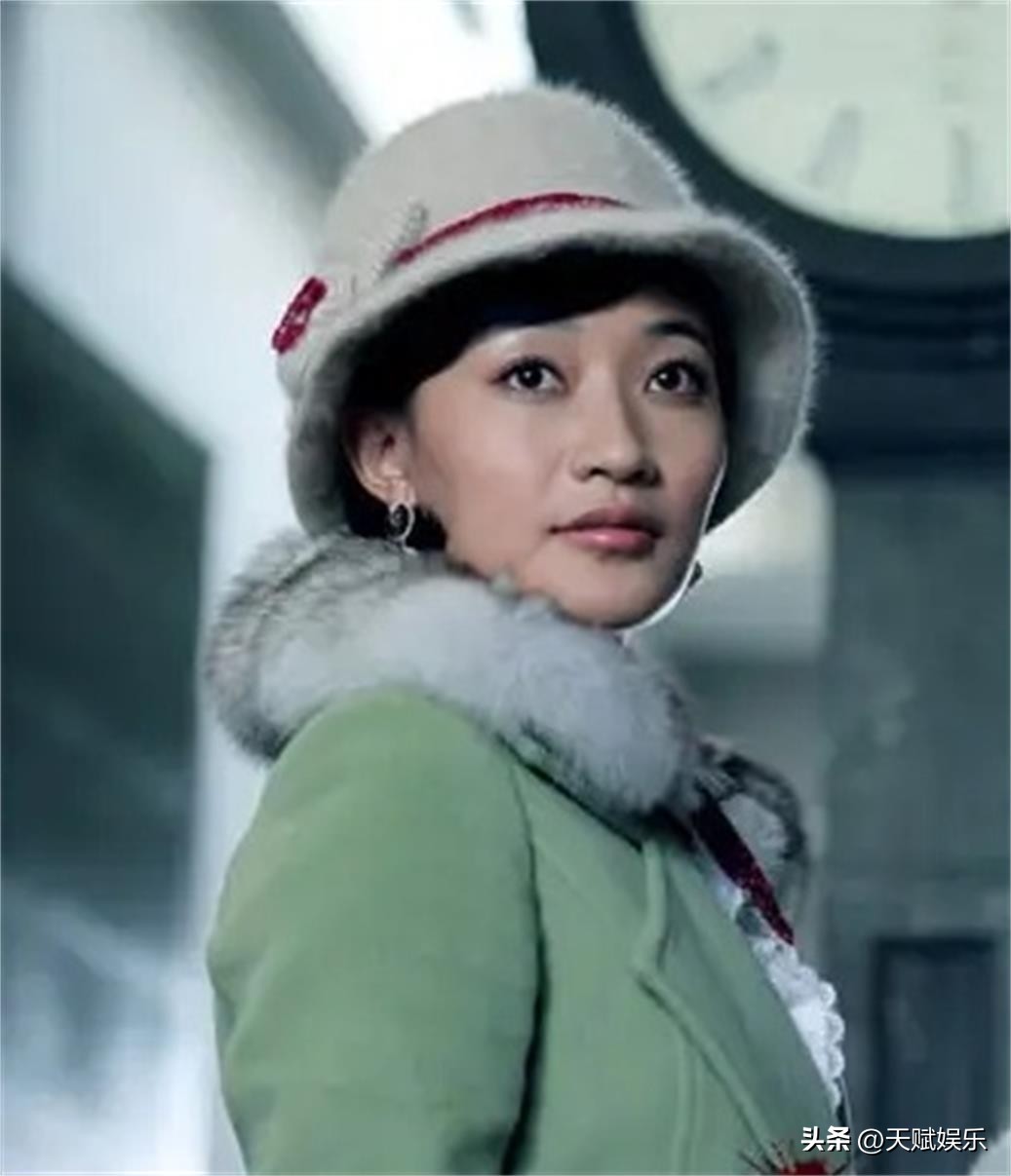 Actress Yan Na's photo in the 56-episode TV series "Workplace is a ...