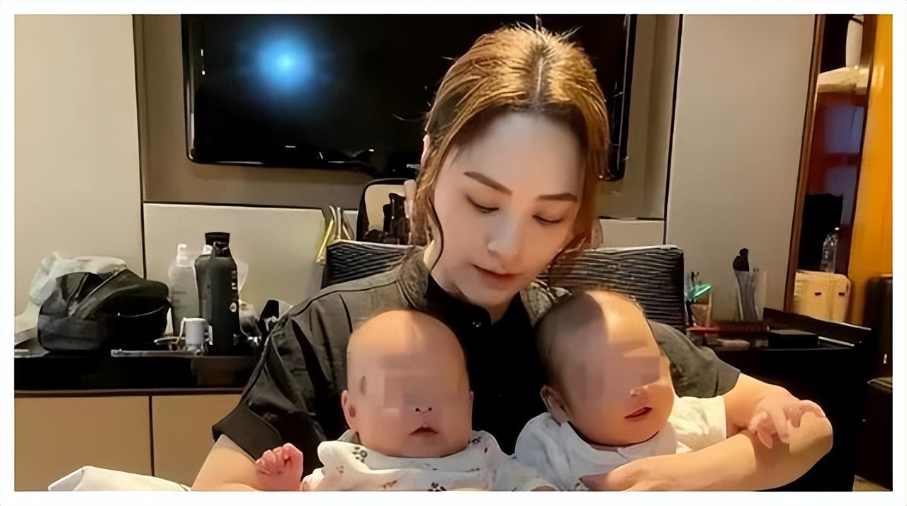 Gillian: She is good friends with Qin Fen. She married an ordinary ...