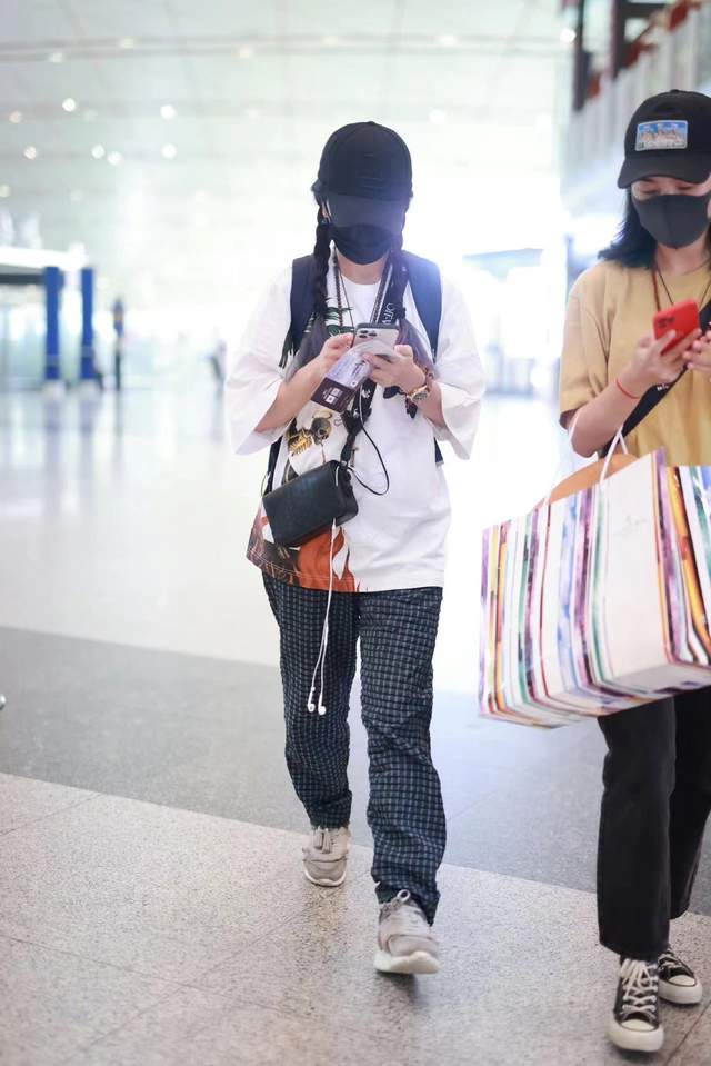 Zhao Wei disappeared for nine months and appeared young with a double ...