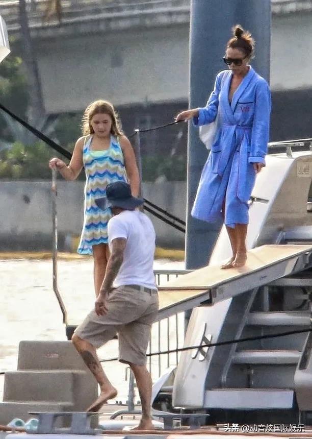 Victoria Beckham wears an alphabet robe as she relaxes on a superyacht ...