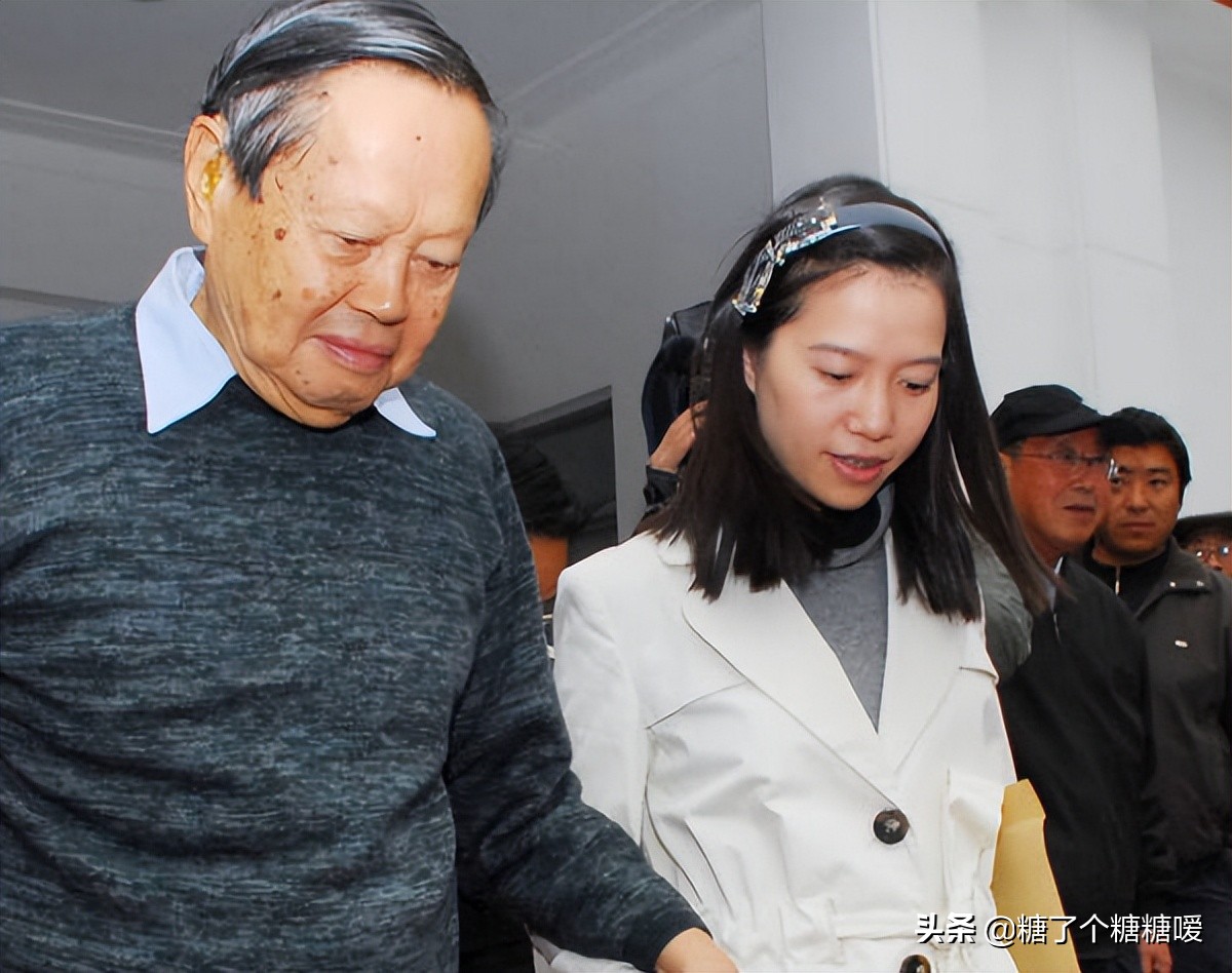 翁帆嫁給楊振寧17年，為何沒有要孩子，楊振寧一番話令人感慨 - 頭條匯