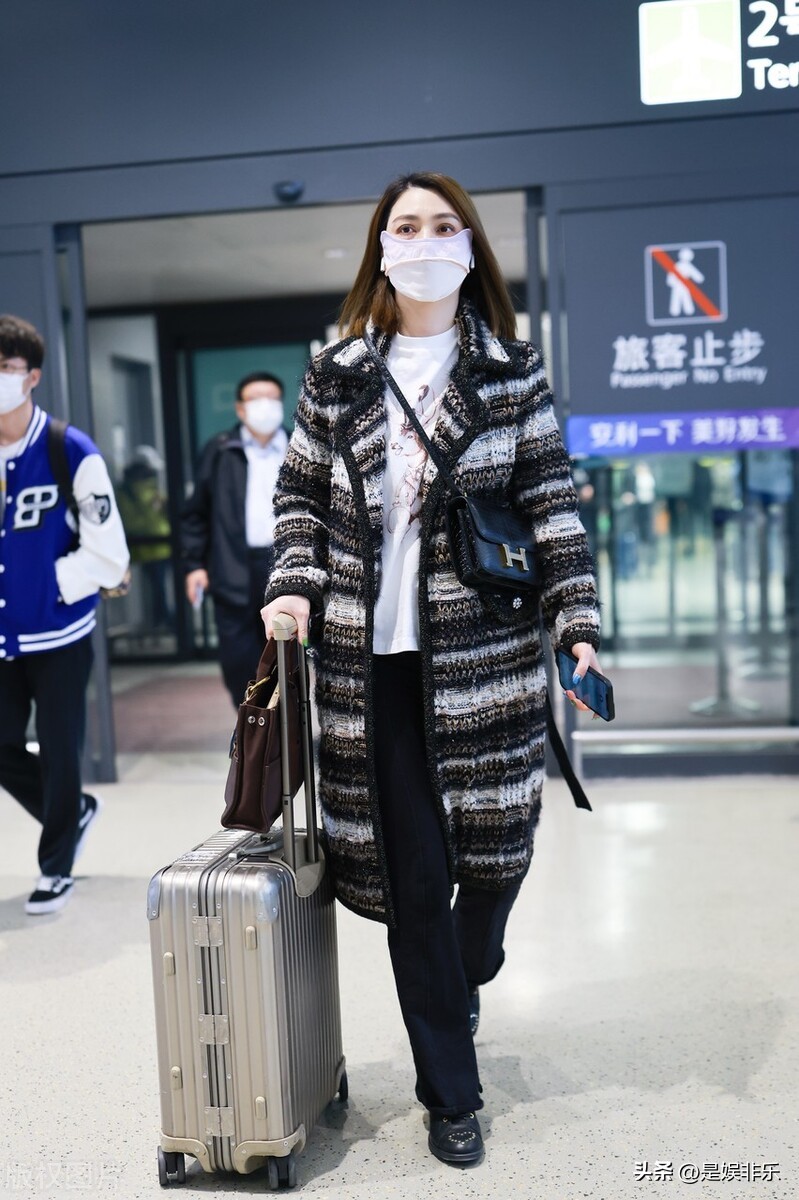 Hong Xin appeared in public for the first time after the divorce turmoil, she looked like a ...