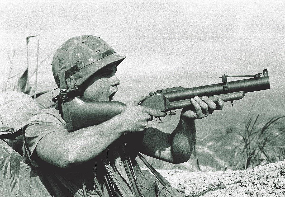 Heavy weapons in the hands of Vietnamese infantry: M79 grenade launcher ...