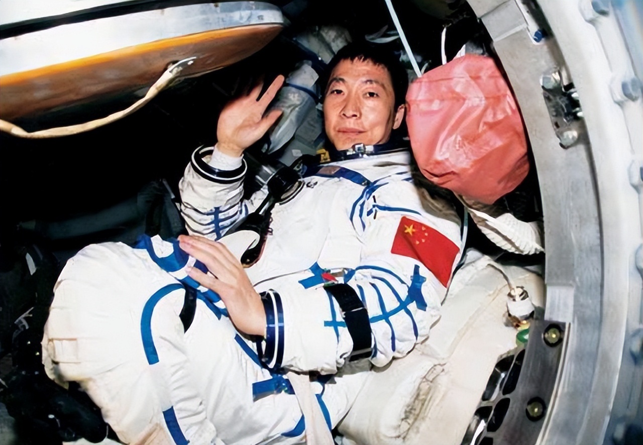 Yang Liwei once heard a "knock on the door" in space, and the answer ...
