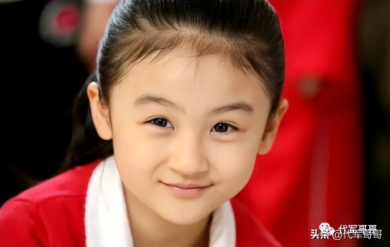 She was held by Jackie Chan for the Spring Festival Gala at the age of ...