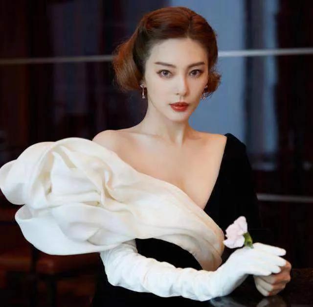 Cut double eyelid like a different person?These stars have done a great ...