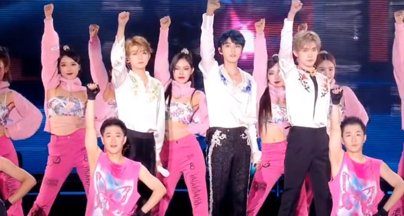 Yi Yang Qianxi's voice is hoarse, the length of the backup dancer at the TFBOYS concert is ...