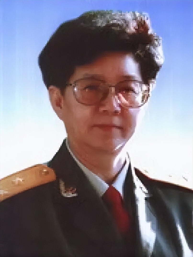 The first female major general of the Chinese armed police, her father ...