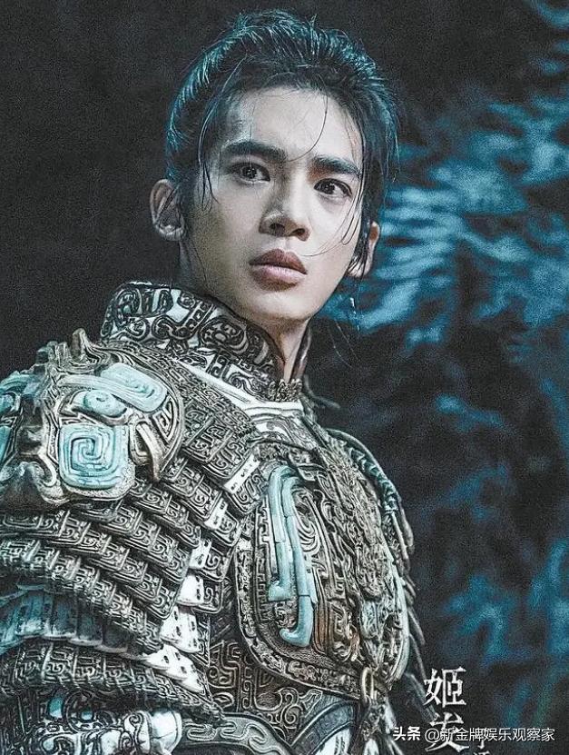 Yu Shi went to the airport to directly attack female fans. He reminded ...