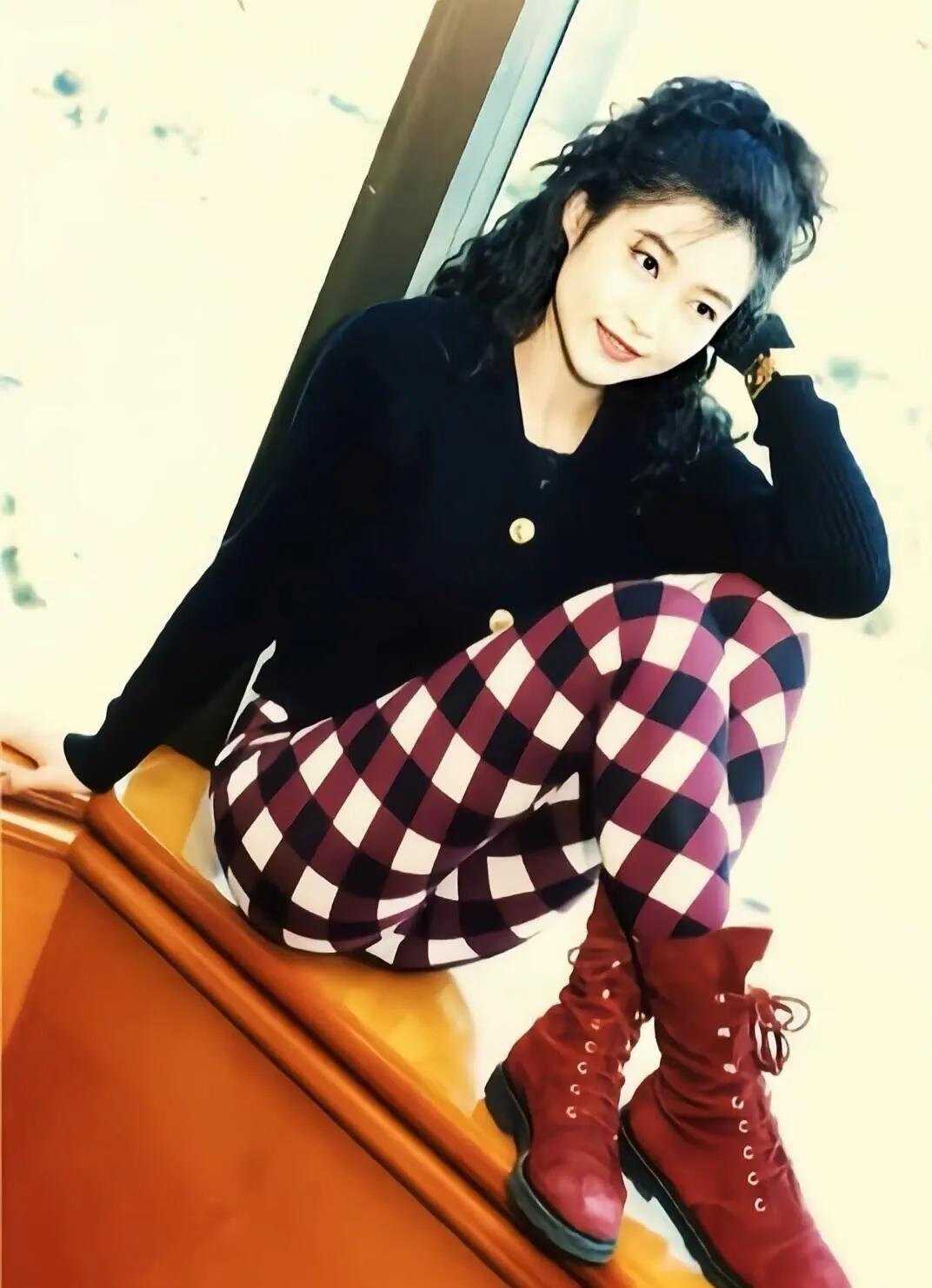 Sexy Goddess - Ye Yuqing - iNEWS