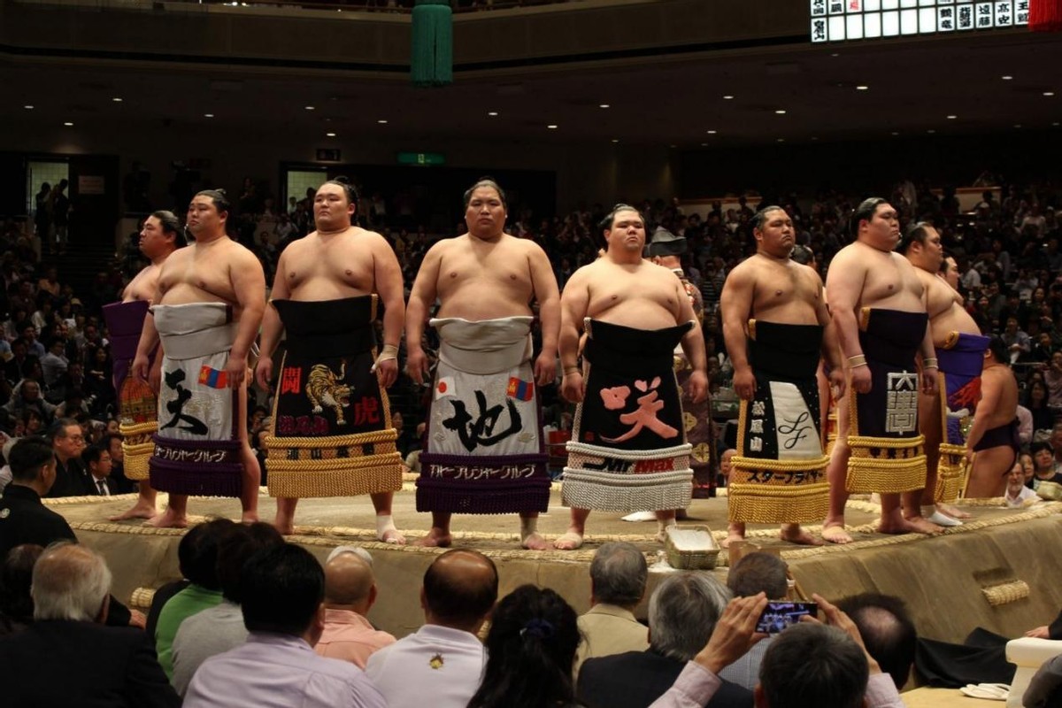 Many Japanese women dream of marrying sumo wrestlers. Why is sumo so ...