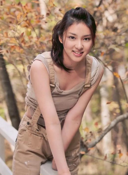 The Japanese stunner Saki Takei has a really great figure! - iNEWS