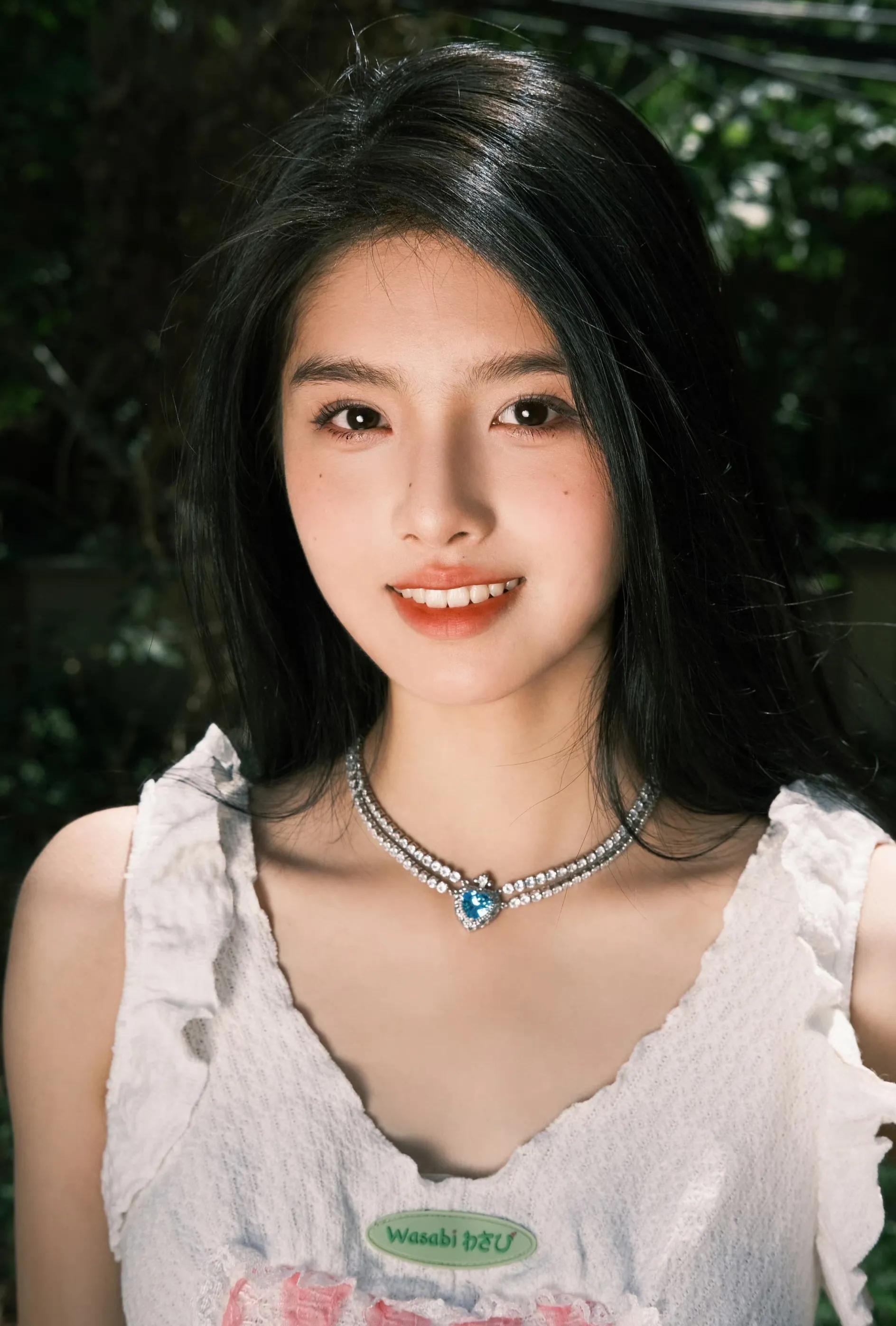 Incredible age! She is only fifteen years old! - iNEWS