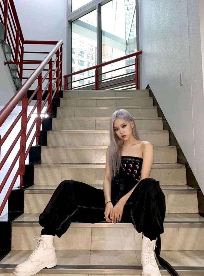 Korean actress: Park Chae Young is a typical cool white skin, refreshing and comfortable, simple ...