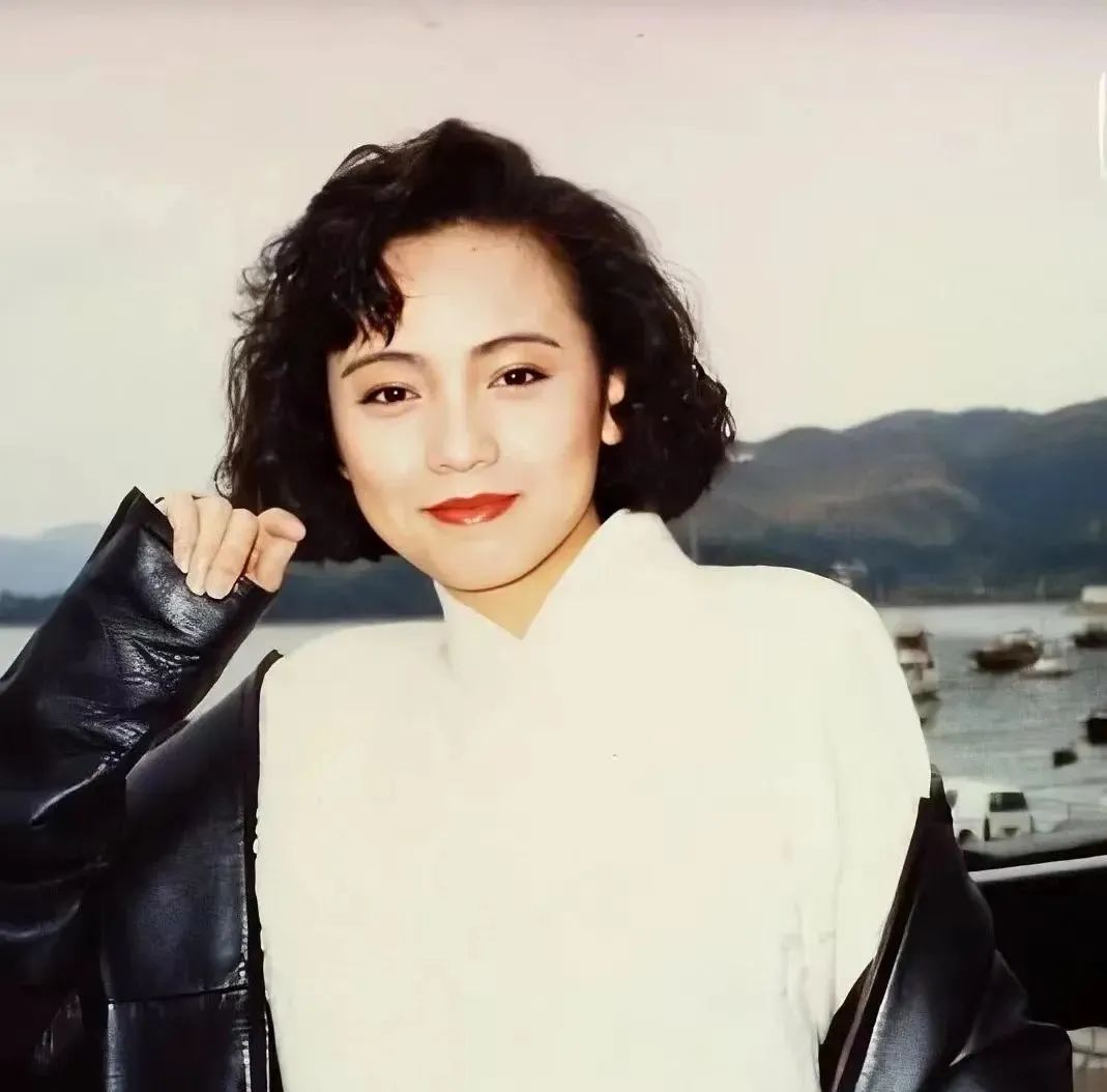 At the age of 19, she became popular, but she was "banned" as a junior ...