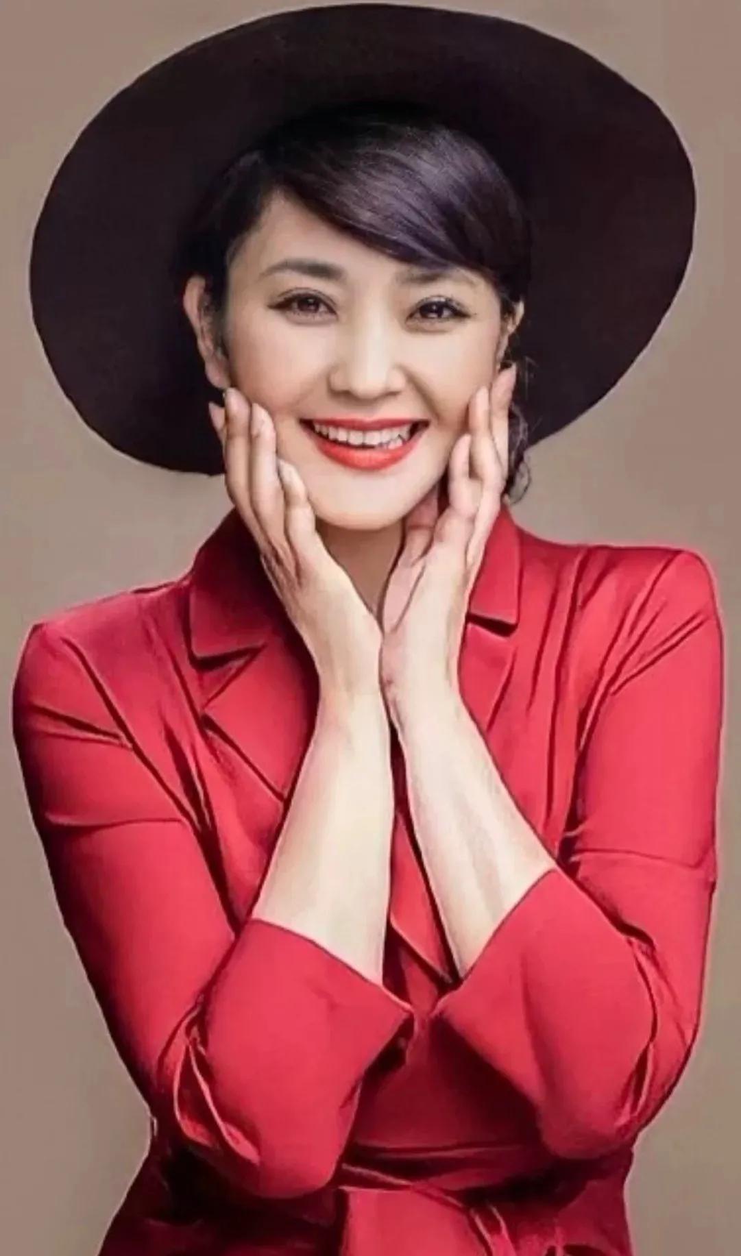 Li Sisi, Zhou Tao, Dong Qing, Li Hong, Zhu Xun, Fang Qiong, Liu Yan and other hosts, who is the ...