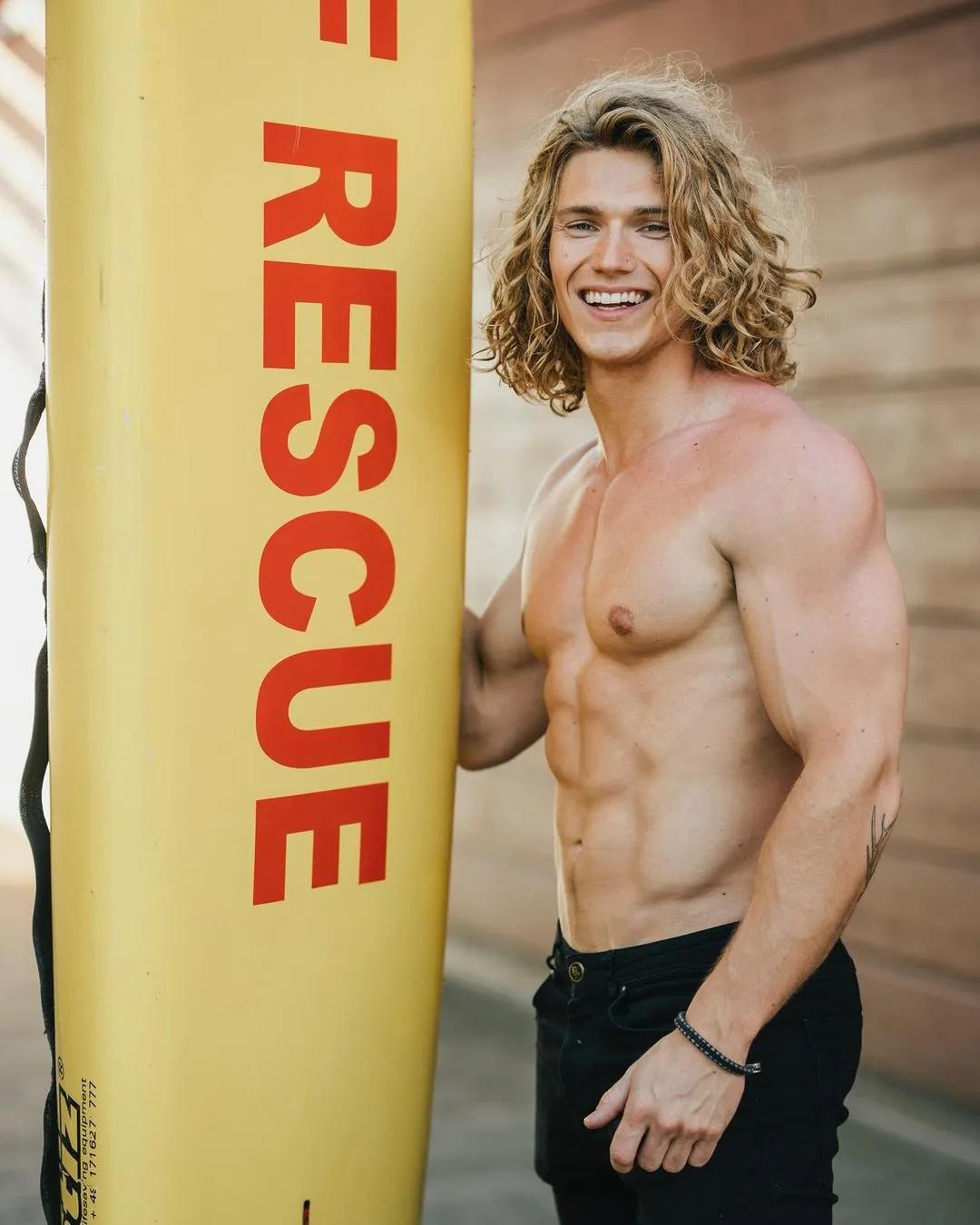 Fitness male model Benjamin Albred releases fitness books to share his ...